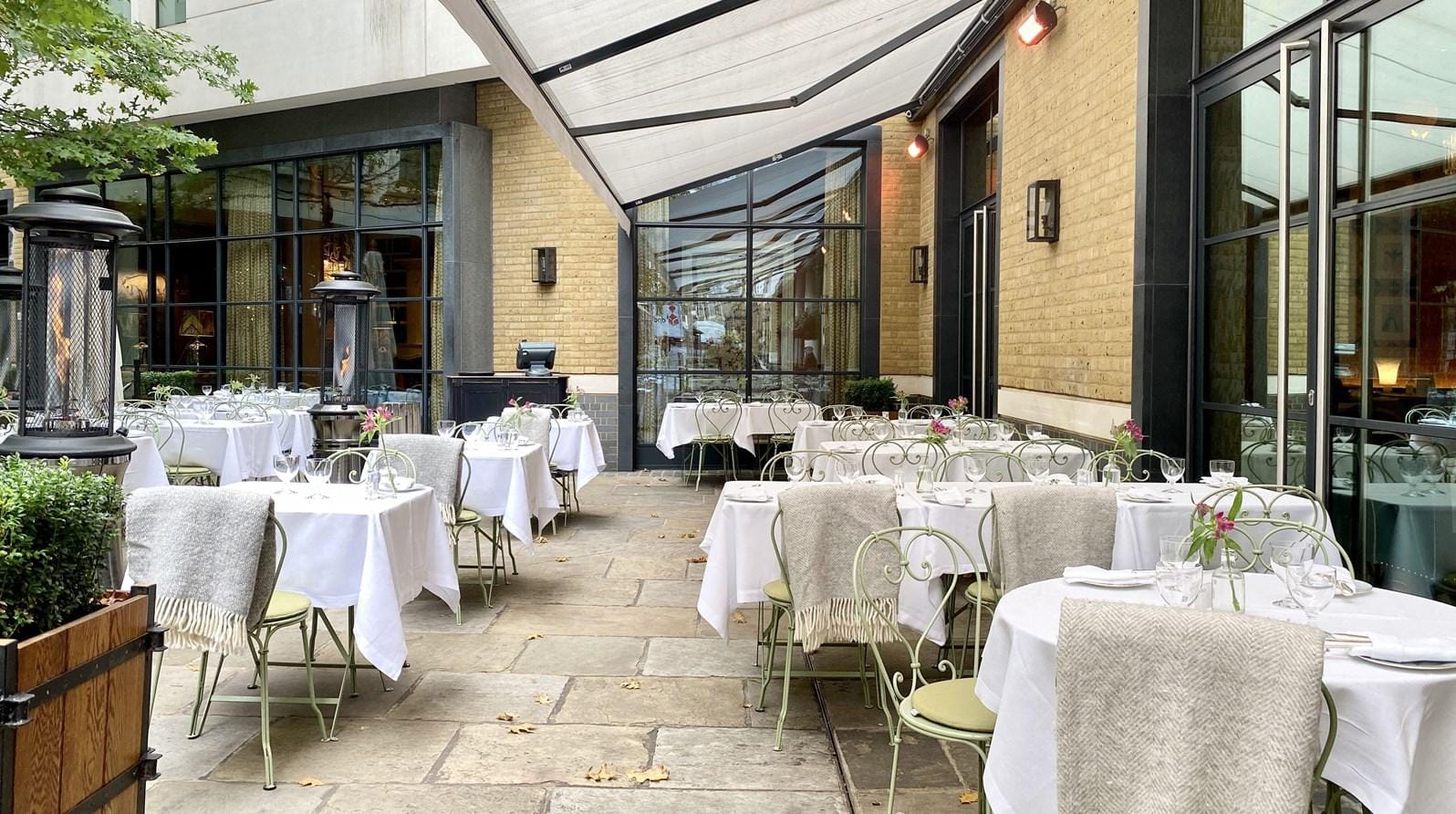 EAT OUT / HAM YARD, ΛΟΝΔΙΝΟ - «ΚΑΘΕ ΜΕΡΑ CHEF»